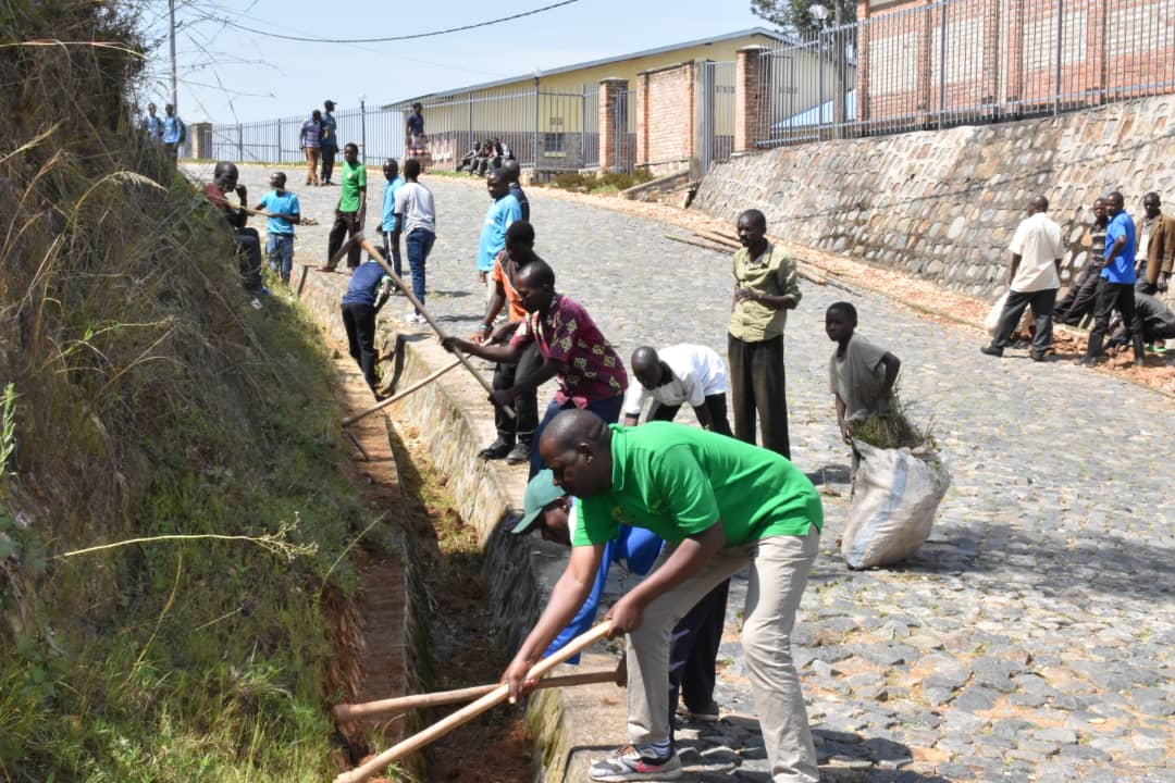 Uko Umuganda Rusange Wagenze Mu Mafoto i Nyagatare Hari Uwafatanywe